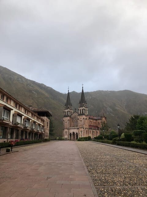 Covadonga y Cascos Históricos Cangas de Onís y Lastres - Covadonga y Cascos Históricos Cangas de Onís y Lastres: An Authentic Asturian Experience