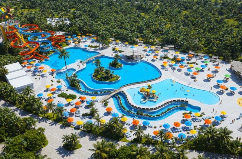 Cozumel: Day Pass with Buffet, Open Bar & Water Park at KUZÁ - Facilities and Practicalities