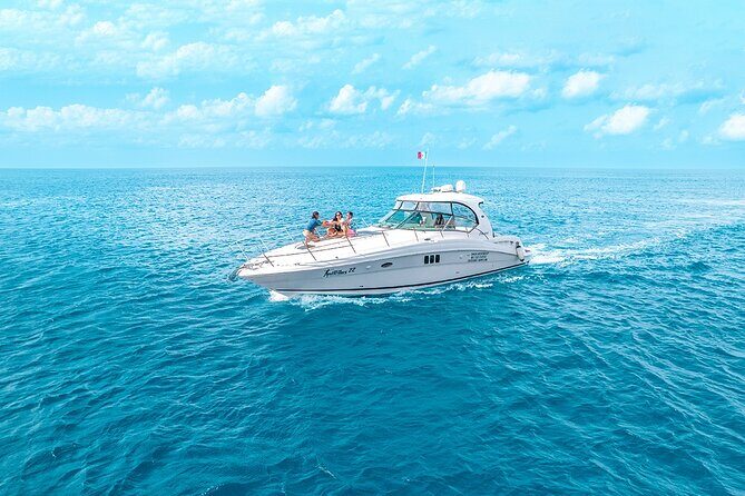 Cozumel Private Yacht and Snorkel with Lunch and Open Bar Onboard - The Experience in Detail