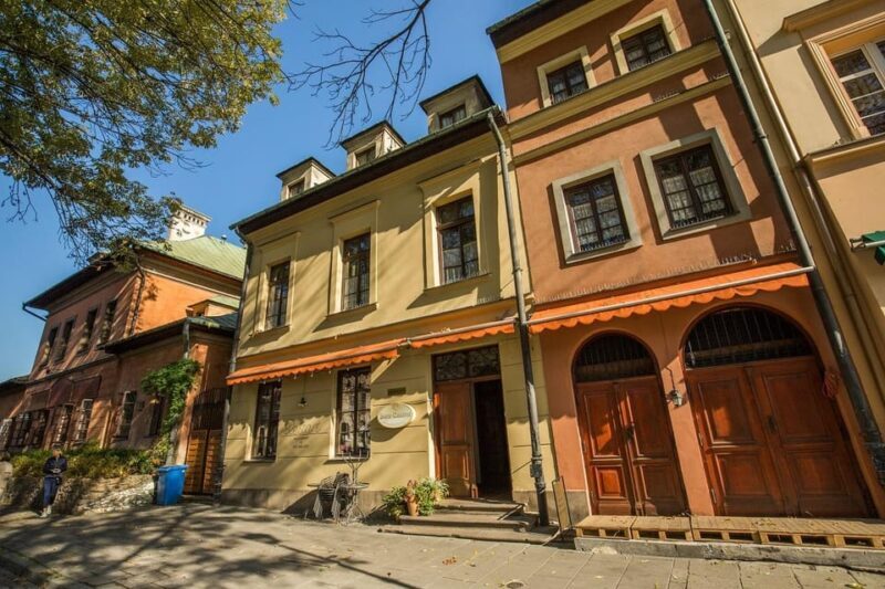 Cracow: Kazimierz Jewish Quarter Walking Tour - Exploring Kazimierz: A Neighborhood of Layers