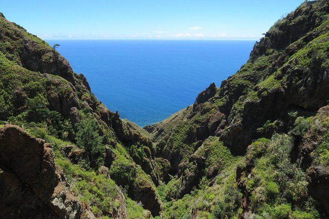 Craters of Fire - 4X4 Full-Day Tour - The Guide and Group Experience