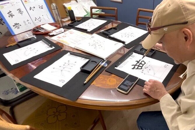 Creative experienceDrawing Kanji and Creating Souvenirs - The Experience’s Unique Appeal