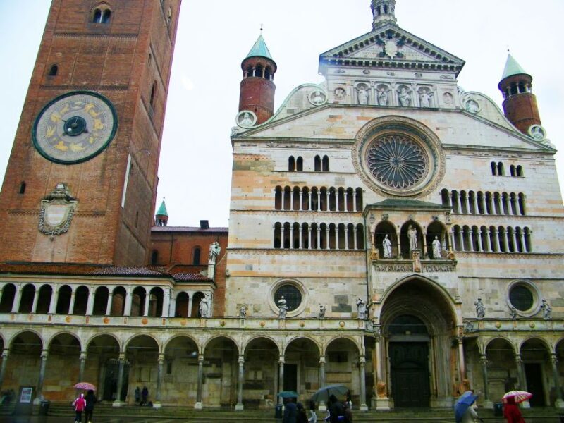 Cremona private city tour with licensed tour guide - Key Points