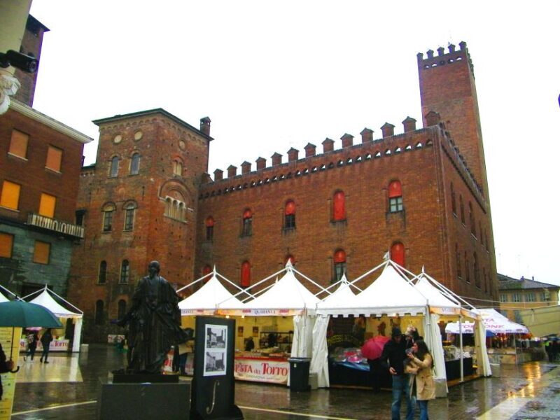 Cremona private city tour with licensed tour guide - Authentic Experiences and Authenticity