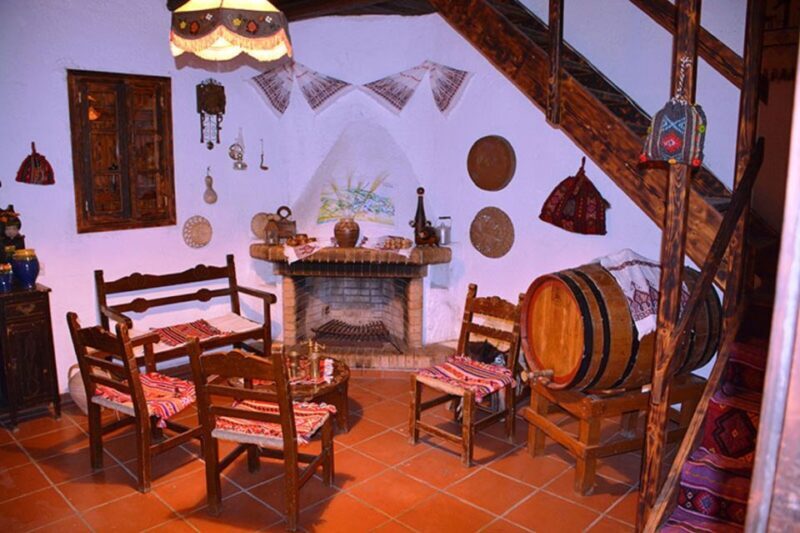 Crete: Traditional Dance Show and Buffet Dinner with Wine - The Realities of the Experience