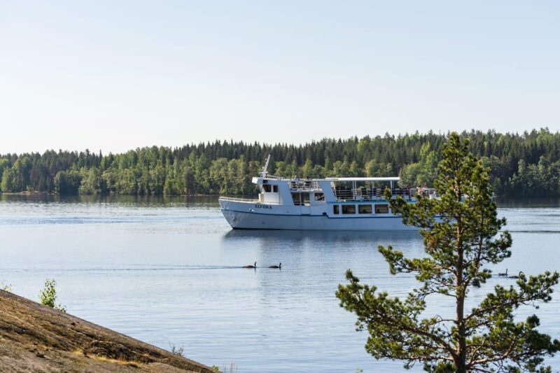 Cruise around Savonlinna archipelago - An introduction to the cruise experience in Savonlinna
