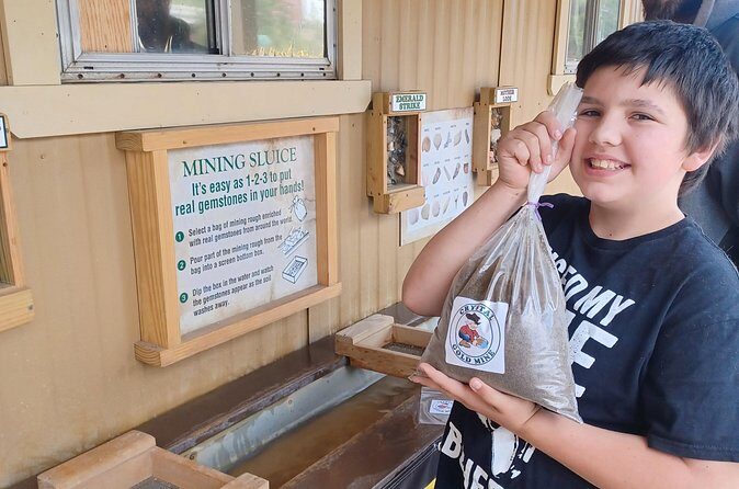 Crystal Gold Mine Tour With Emerald Strike Combo Deal - Group Size, Timing, and Accessibility