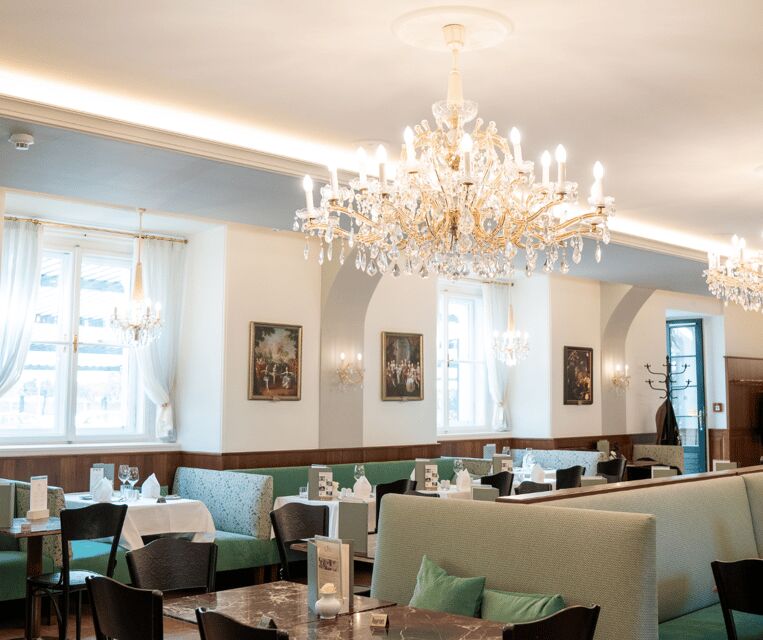 Culinary evening at the Gerstner K. u. K. Hofzuckerbäcker - Setting the Scene: From Palace Grounds to Gourmet Dining
