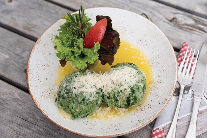 Cultural and culinary pleasure tour through Innsbruck's old town - The Value of Guided Expertise