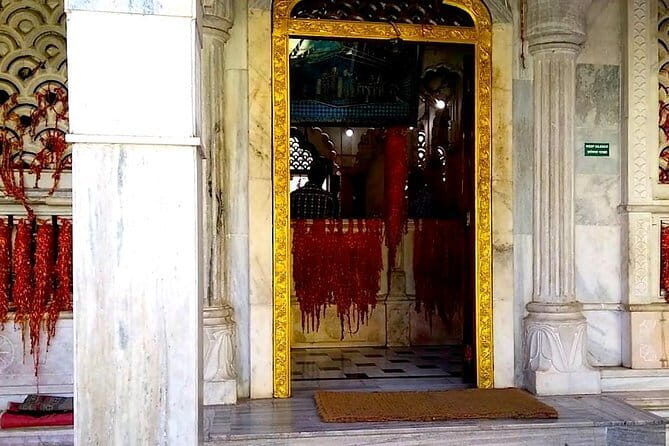 Culture trip in Pune to Aga Khan Palace, a dargah and temples - Starting Point: Aga Khan Palace – A Symbol of Freedom and Simplicity