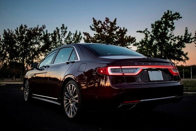Curbside Sedan Transportation from O'Hare or Midway Airport to Downtown Chicago - An In-Depth Guide to Your Chicago Airport Transfer
