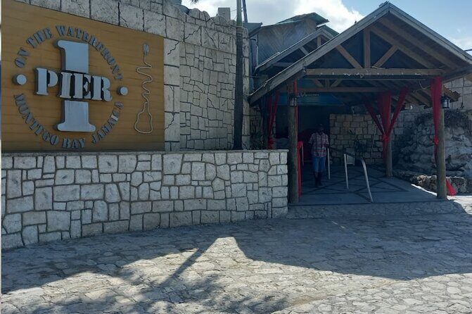 Customize Night life in montego Bay - Key Points