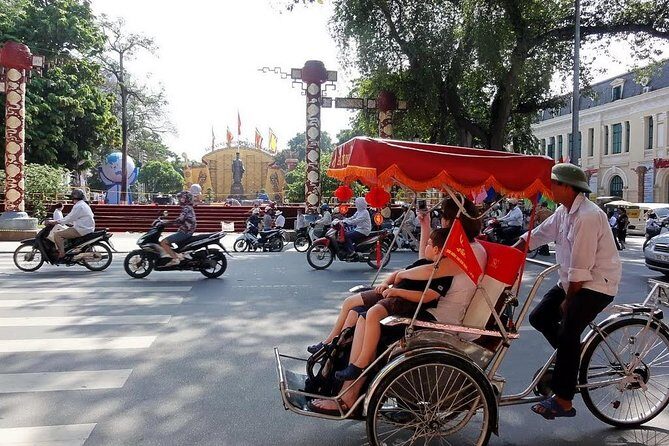 Cyclo Tour - Water Puppet Show and " Foot on Food tour "(Duration 4 hours) - Exploring Hanoi in 4 Hours: A Deep Dive
