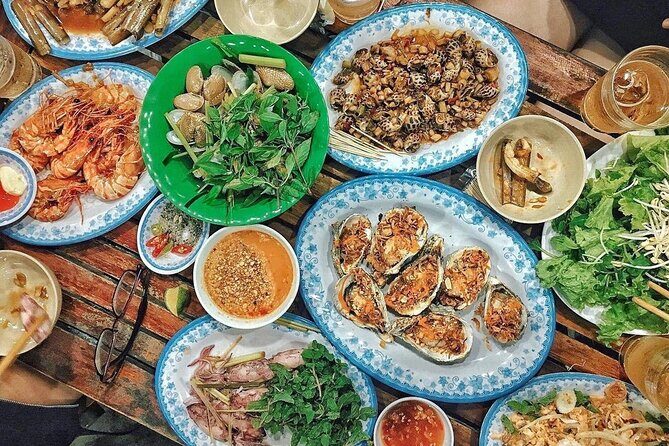 Da Nang By Night: Seafood dinner, night market and cruise trip - Seafood Dinner: A Feast of Flavors