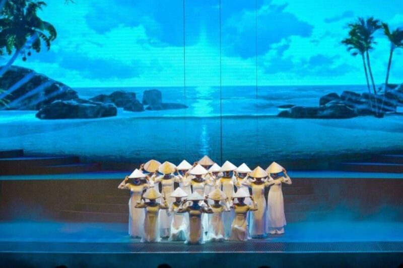 Da Nang: Charming Da Nang Show Ticket - The Performers and Audience Experience