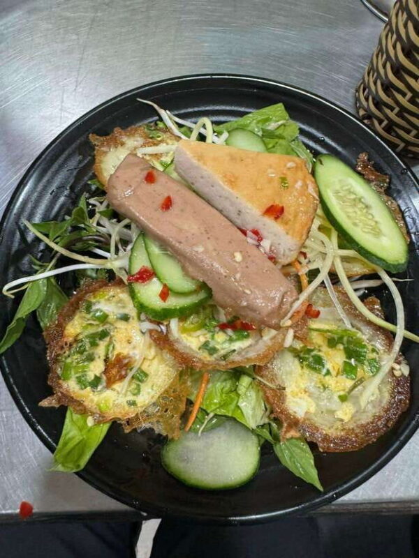 Da Nang City Street Food Tour With Live Music Tien Sa Show - Key Points