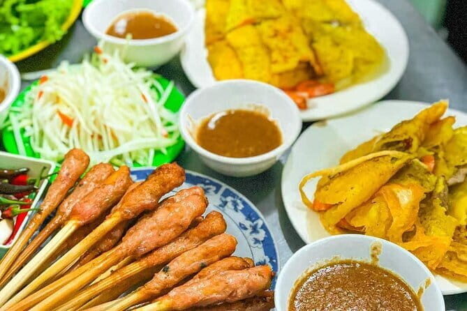 Da Nang free motorbike and food tour - Son Tra Night Market and Shopping