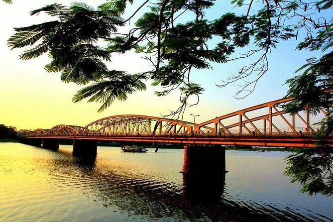 Da Nang To Hue Private Round-Trip Car Transfer - The Vehicle and Comfort