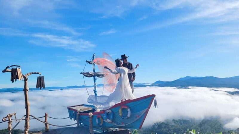 Dalat City Sightseeing Sunrise Cloud Hunting Tour With Cafe - Visiting the High-Tech Strawberry Farm and Seasonal Gardens