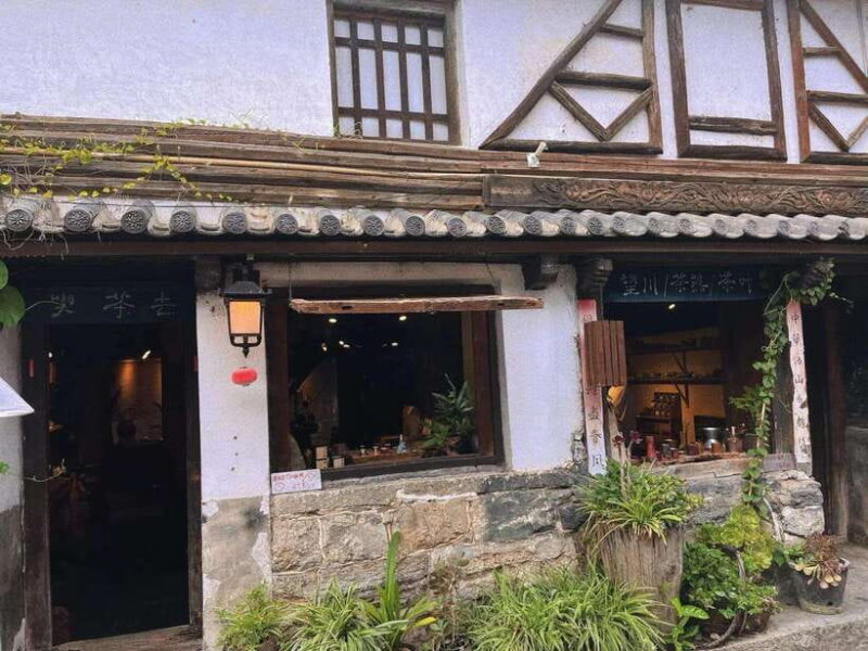 Dali: Xizhou Ancient Town and Dali Ancient City Tour - Exploring Bai Architectural Style and Local Customs