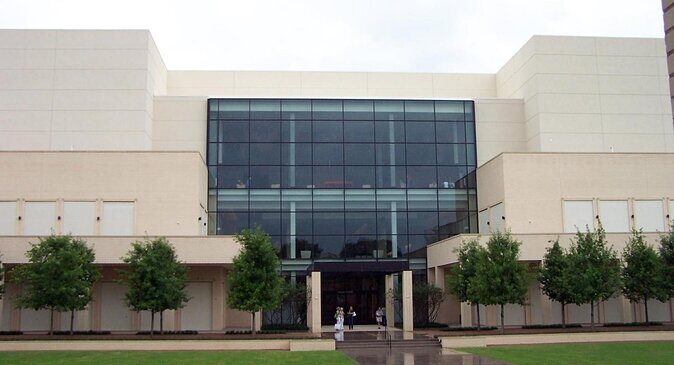 Dallas Best of Shopping Malls in the Luxury Private Limousine - What Set the Experience Apart