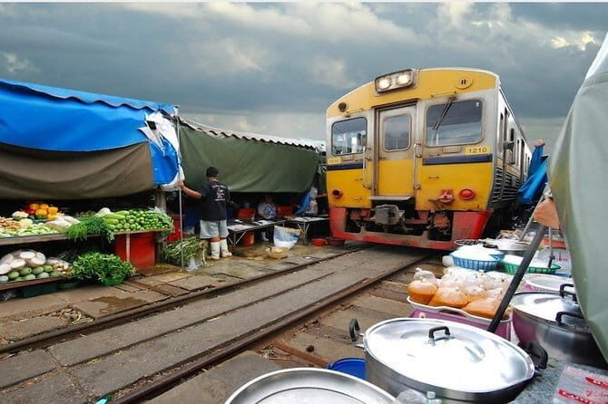 Damnoen Saduak and Maeklong Market Tour from Bangkok - FAQs