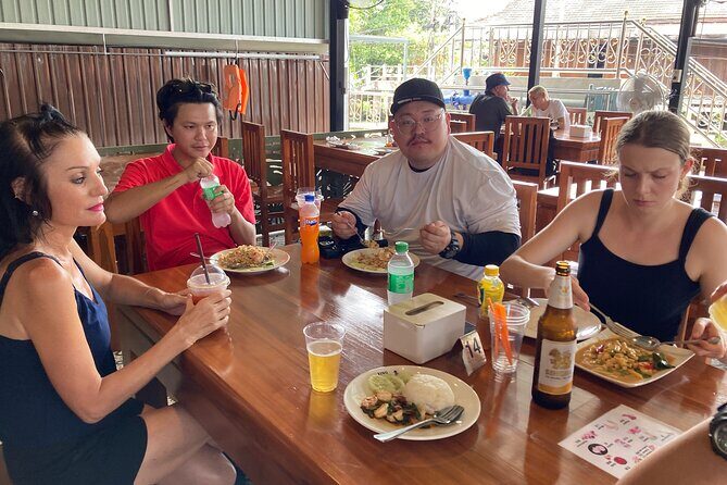 Damnoen Saduak and Maeklong Railway Market Tour with Private Car - A Day in the Life: What to Expect