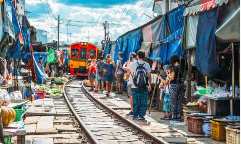 Damnoen Saduak Floating & Maeklong Train Market Day Tour - An In-Depth Look at the Experience