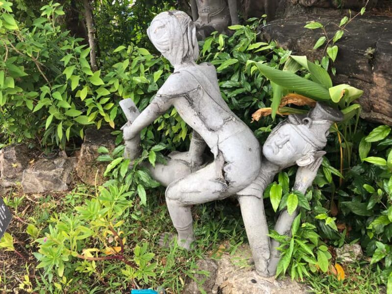 Damnoen Saduak, Reclining Buddha, and Wat Arun Private Tour - Exploring the Markets: From Floating Canals to Train Tracks