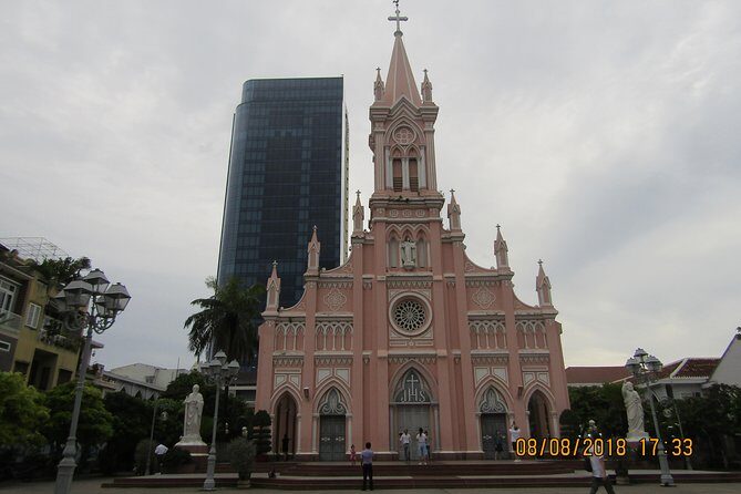 Danang Night City Tour with Aodai Lady Rider & Han River Cruise - Food and Beverages: Local Noodles and a Toast