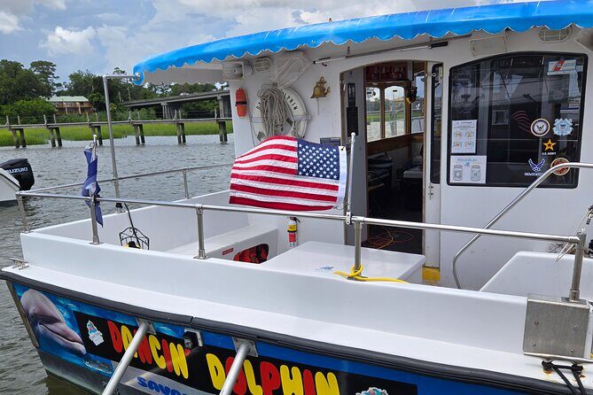Dancin' Dolphin: 90-minute Booze Cruise for Up to 20 Guests - The Experience in Practice