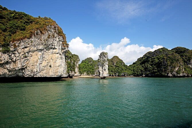 Daniel Cruise 2-day Explore Halong and Lan Ha Bay from Hanoi - Key Points