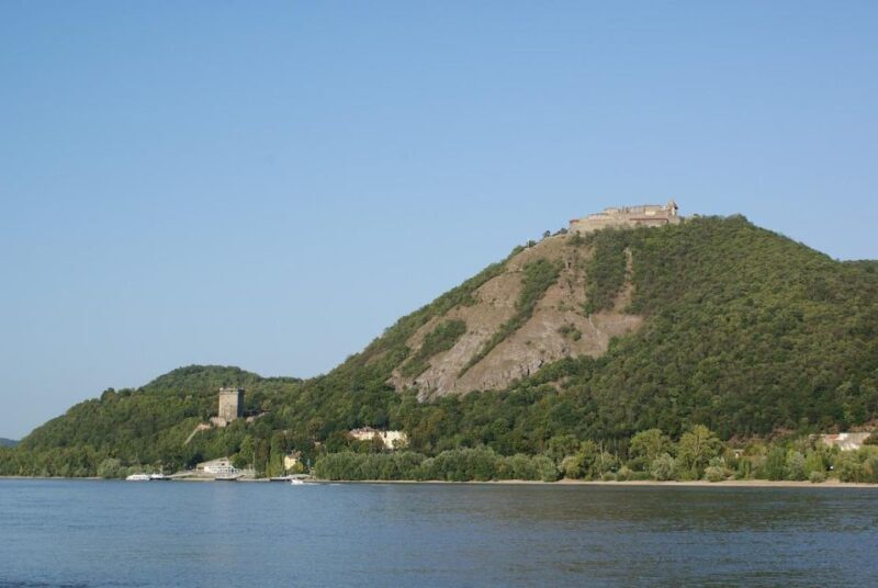 Danube Bend: Private 8-Hour Full Board Tour from Budapest - Savoring Traditional Hungarian Cuisine