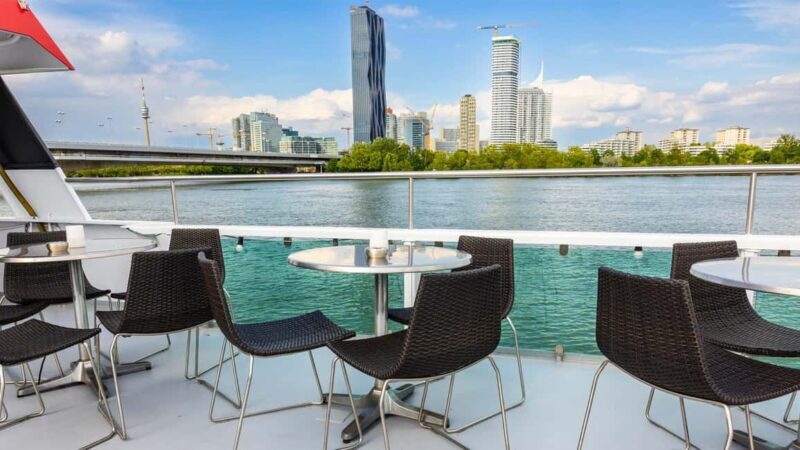 Danube Panorama Tour with free-flowing Prosecco - Key Points