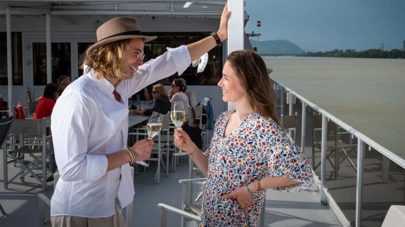 Danube Panorama Tour with free-flowing Prosecco - The Value of the Tour