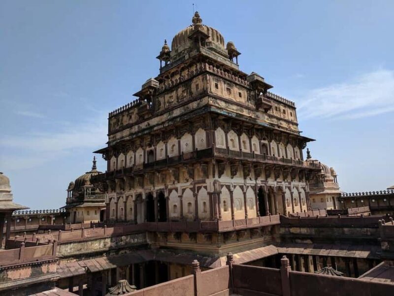 Datia: Bir Singh Palace, Peetambara Peeth & Sonagiri Tour - Key Points