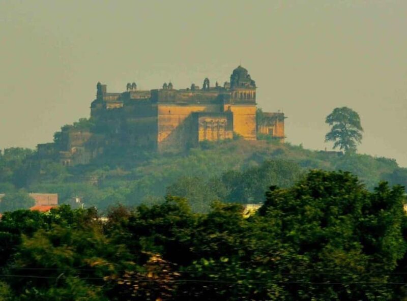 Datia: Bir Singh Palace, Peetambara Peeth & Sonagiri Tour - The Itinerary: From Palace to Pilgrimage