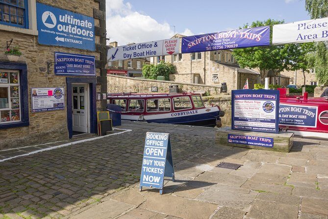 Day Boat Hire - What the Experience Looks Like