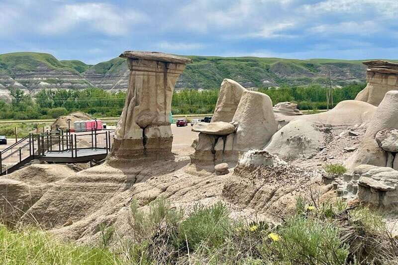 Day of Dinosaurs and Hoodoos From Calgary to the Badlands - FAQs