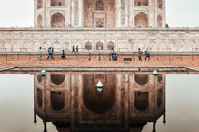 Day tour of agra by Superfast train including entrances ,lunch and guide - Key Points