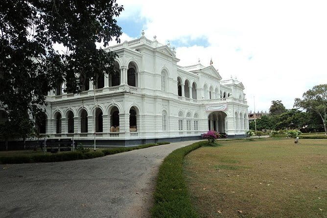 Day Tour to Colombo from Kandy by Lux Tours Lanka - Key Points