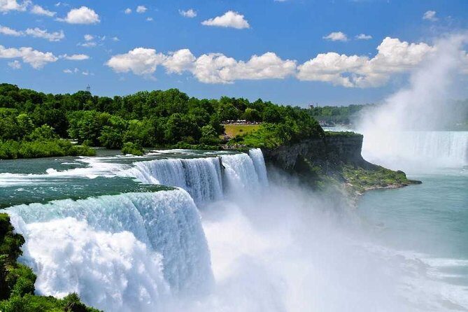 Day-Trip from Toronto to Niagara Falls with skip-the-line boat - The Sum Up