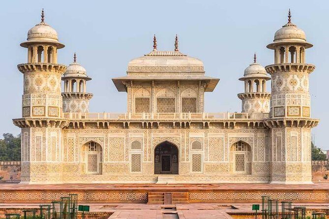 Day trip to Agar Taj Mahal with Fatehpur Sakri from Jaipur Includes Guide. - Exploring Agra Fort: A Mughal Masterpiece