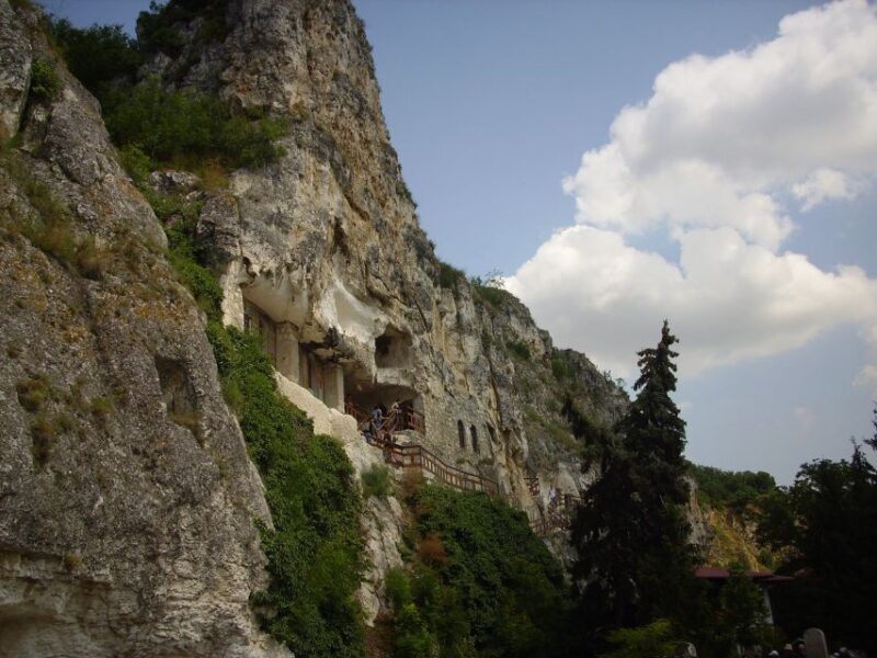 Day Trip to Bulgaria and Veliko Tarnovo from Bucharest - Key Points