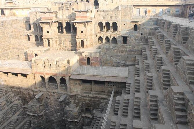 Day Trip to Chand Baori, Step Well & City Palace from Jaipur - Engaging Local Crafts & Markets