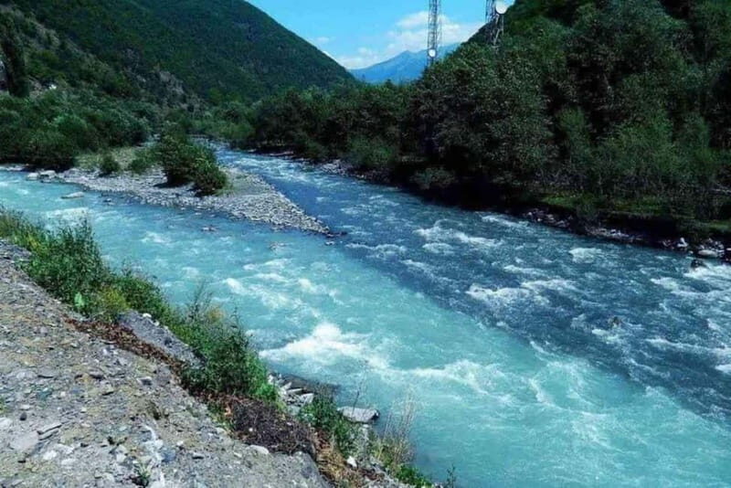 Day Trip to Mount Kazbegi and Gudauri with Licensed Guide - Transportation and Group Experience