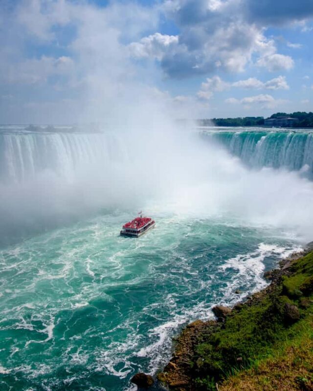 Day trip to Niagara from Toronto with Spanish speaking guide - A Deep Dive into the Experience