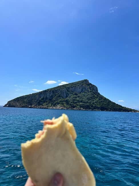 Day trips by dinghy to Capo Figari and Figarolo - Key Points