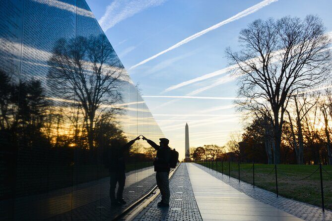 DC Monuments by Moonlight: Small Group Walking Tour - Key Points