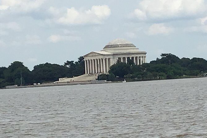 DC Monuments & Memorials Guided Minibus City Tour - FAQ